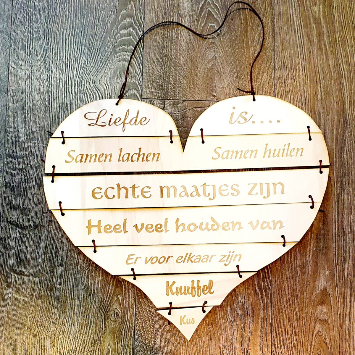 ( Raam)Hanger Hart "Liefde is....." - Bijzondergemaakt